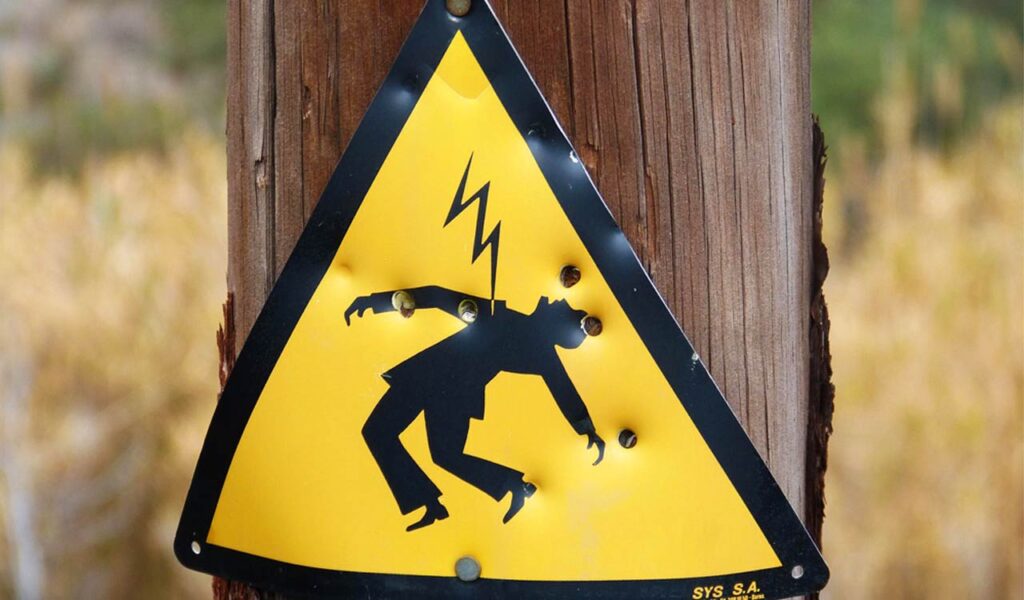 Hyderabad: Father and daughter die of electrocution while clearing rain ...